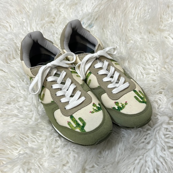 inkkas | Shoes | Inkkas Prickly Jogger Sneaker Size Us9 | Poshmark